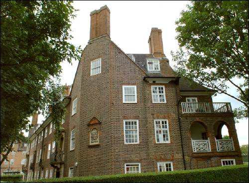 Temple Fortune Court